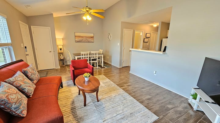 Newly Renovated Townhome, Near Camp Lejeune - Jacksonville, NC