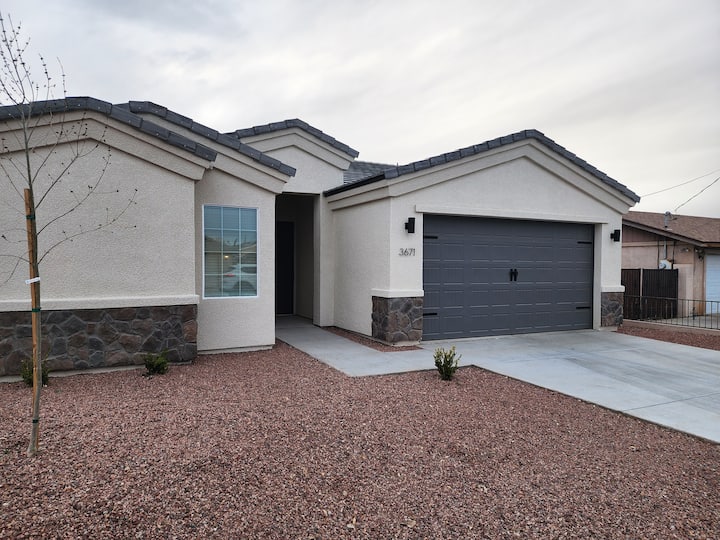 Beautiful Brand-new Home. - Kingman, AZ