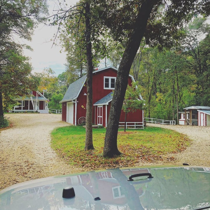 Woods Inn And Farmhouse - Hudson, WI
