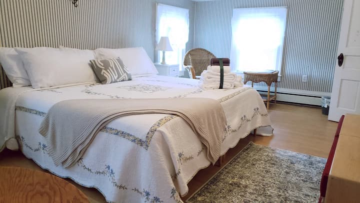 Innkeepers Suite - Two Room - Alexandria Bay, NY