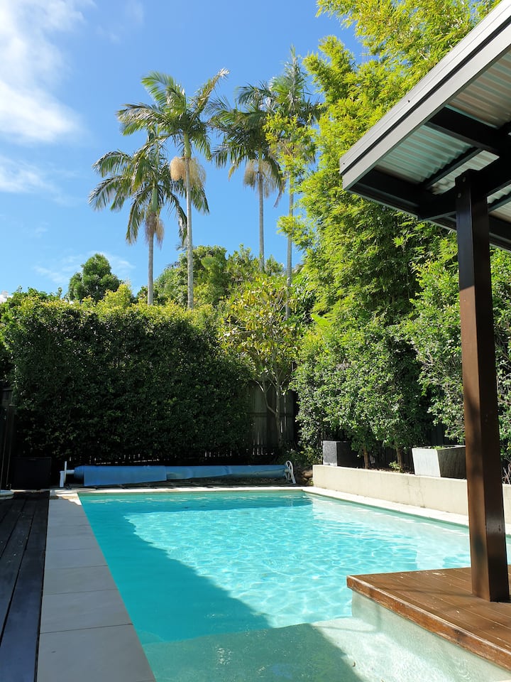 Beautiful 4 Bedroom Family Home - Caloundra