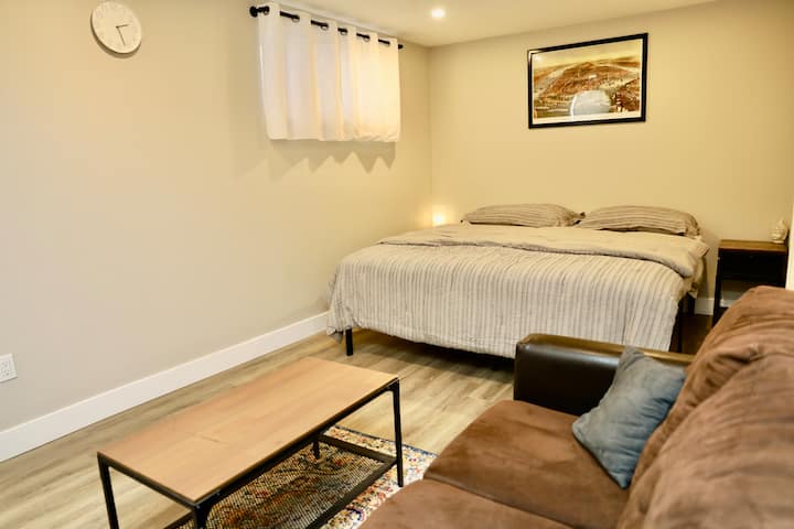 Cozy Basement Studio For Rent ! - Calgary