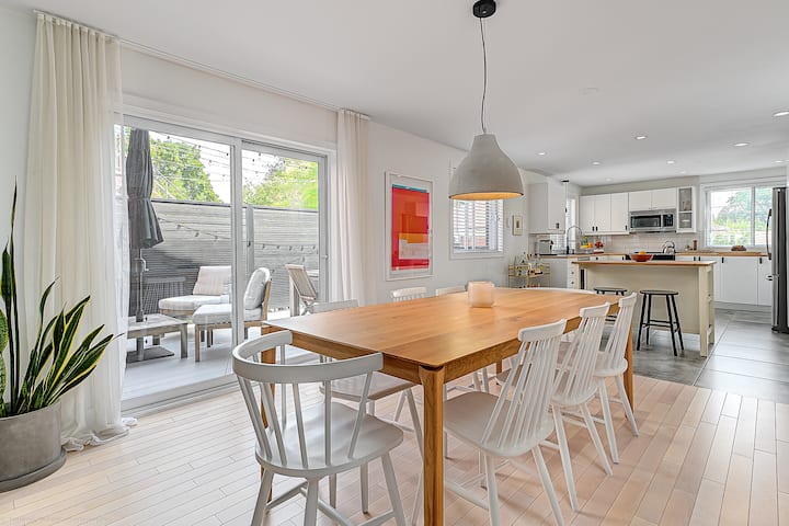 Spacious 2br In Montreal W/ Terrace & Free Parking - Montreal