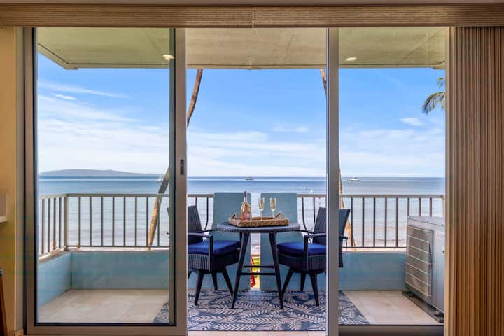 Remodeled, Prime Oceanfront, Private Corner Condo - Maui