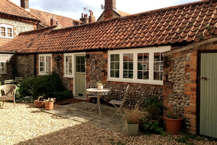 Bakery Cottage, Blakeney - Blakeney
