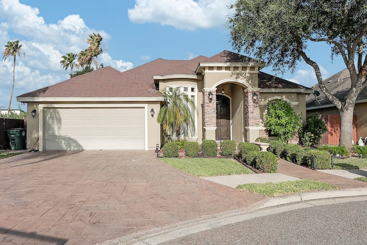 Family Home With Outdoor Kitchen - Mission, TX