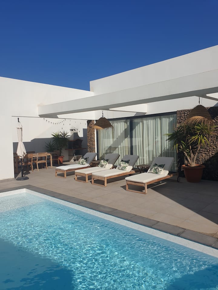 Casa Becks New Villa, Private Heated Pool, Air Con - La Oliva