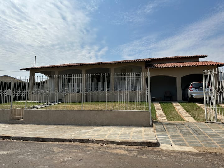 Casa Grande E Confortável - Araxá