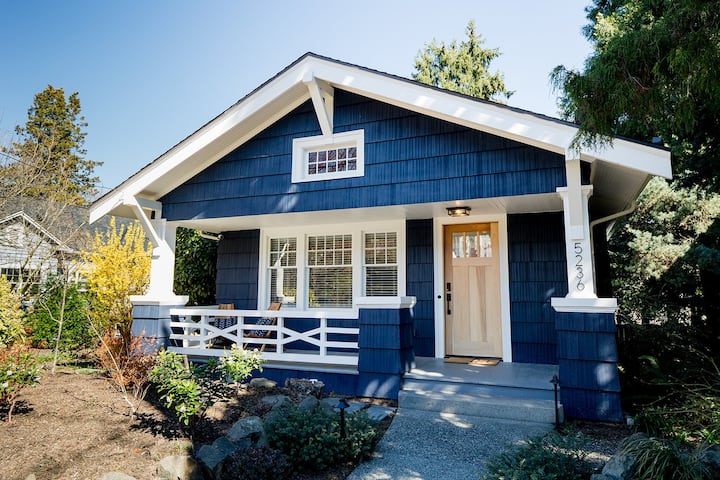 Craftsman Charm Near Greenlake - Seattle, WA
