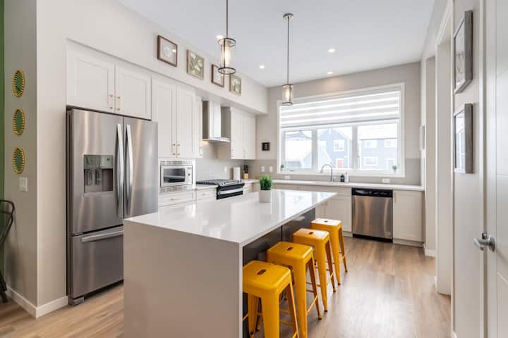 3fullbaths~privateyard~bbq~5beds - Calgary