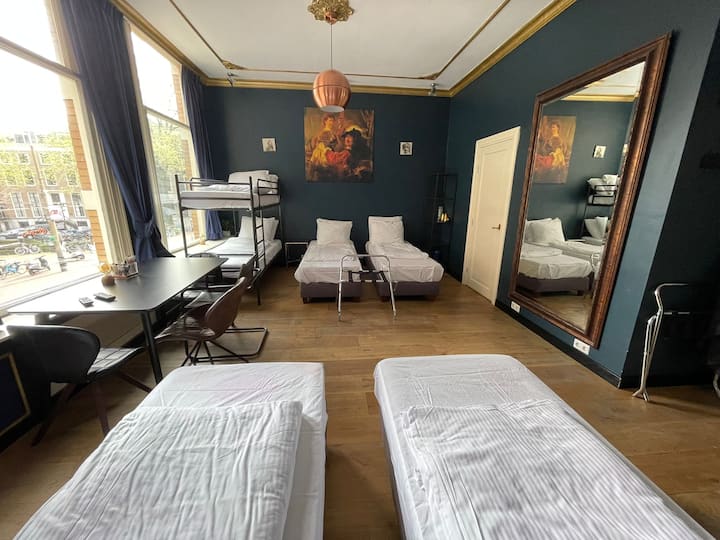 6-person Private Room Ensuite -