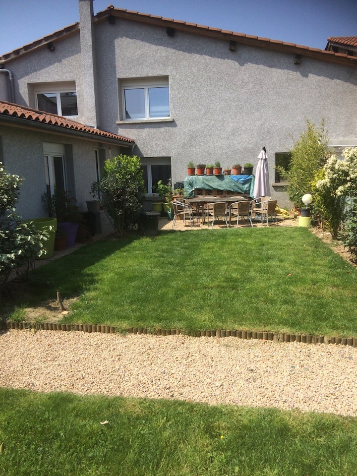 Belle Maison Grande Capacité D'accueil - Neuville-sur-Saône