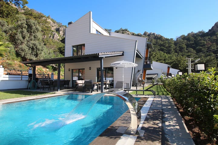 Turunç' Ta Havuzlu Villa-1 (4+2) - Marmaris