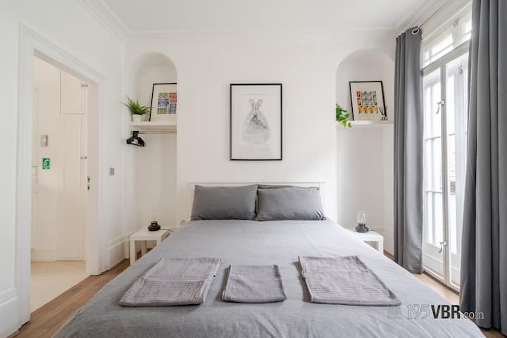 The Tachbrook: 6-bed Historic Townhouse | Victoria - London