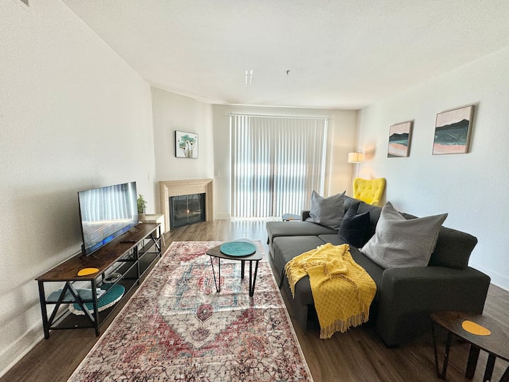 Top Floor Pool Spa Gym 30 Minutes Walk To Beach - Venice Beach, CA