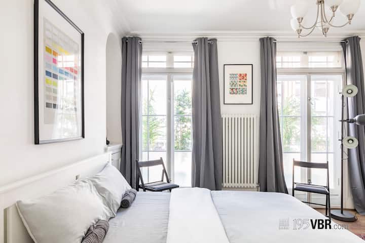 The Warwick: 6-bed Historic Townhouse | Victoria - London