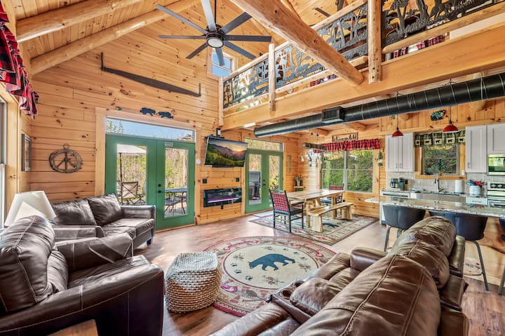 *3 Mins To Gburg* Hot Tub + Fireplace*arcade Games - Gatlinburg, TN