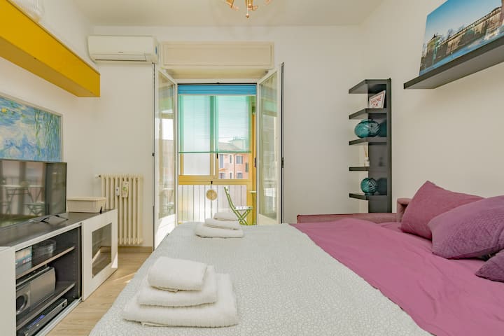 Bright & Cozy Home - With Balcony - City Center - Milan