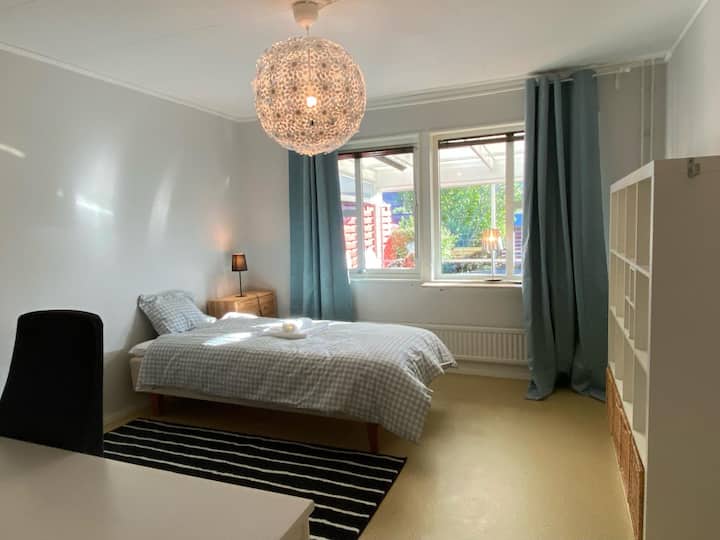 Spacious Room Near University - Linköping