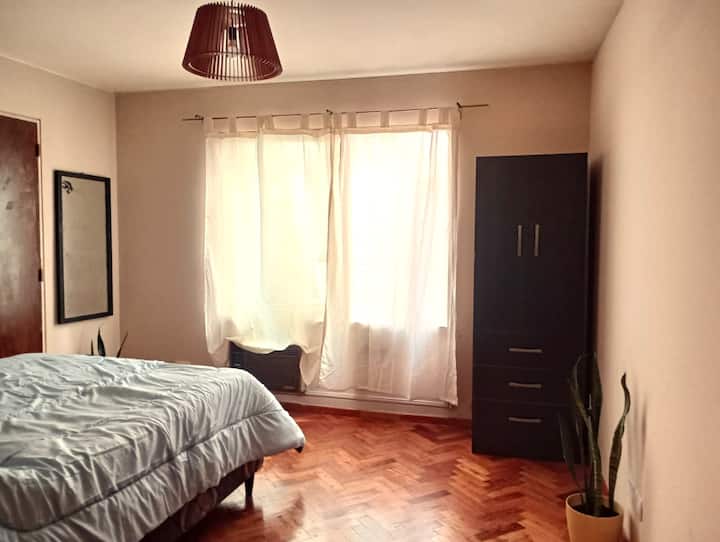 Zona Micro-centro. Departamento Confortable. - Mendoza