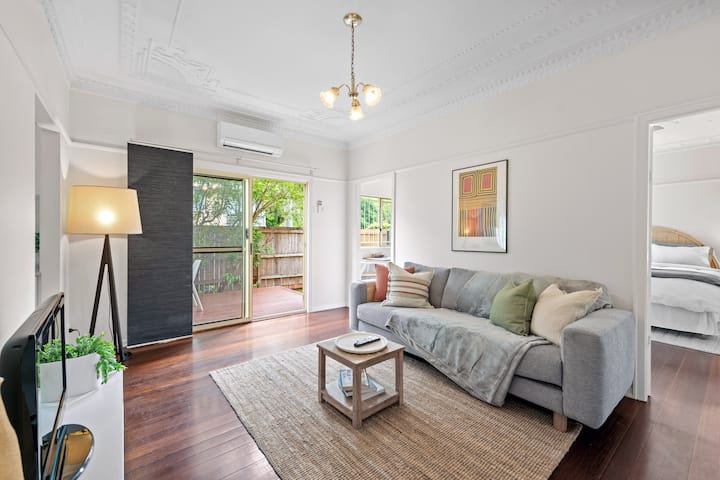 Quiet & Bright Art Deco Apartment By New Farm Park - Newstead