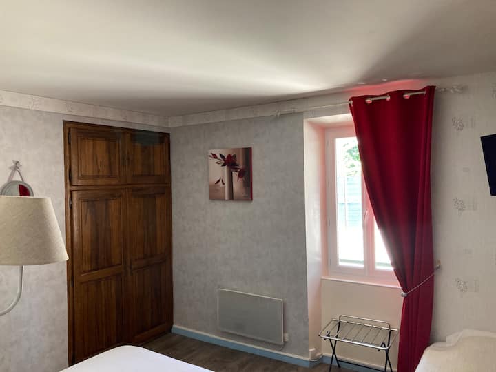 Chambre éConomique Dans Un Hôtel De Charme - Sault
