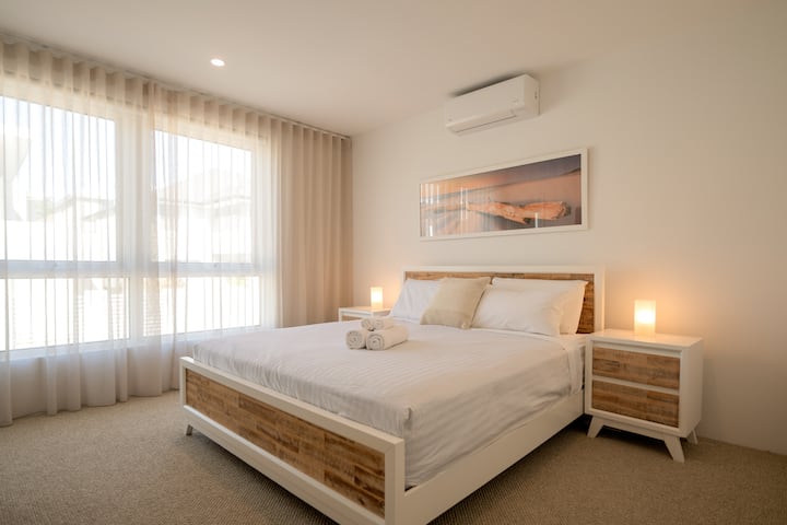Coastal Charm ~ 3 Min To Beach | Modern | Cosy - Perth
