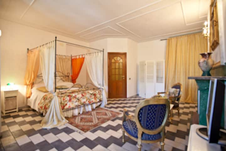 Camera Lux In Un Castello A Roma - Rome