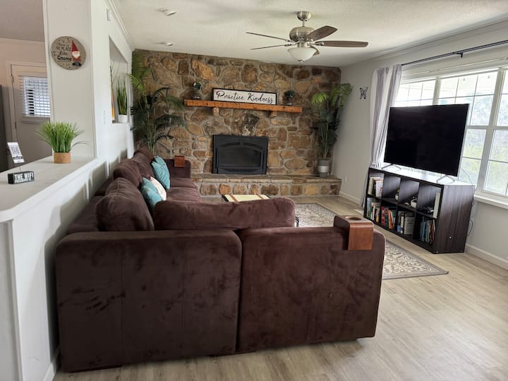 Sleeps 8/hot Tub, Fire Pit, Billiard And Huge Yard - Sevierville, TN