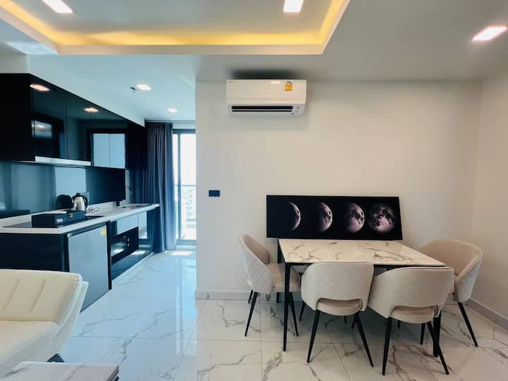 23.3.10有热水淋浴的2间卧室独享整个房源/有阳台/可以买菜做饭/有安保 - Pattaya