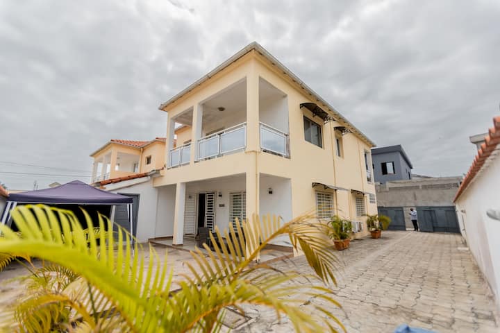 Villa Duplex Lorenzo 2 - Zone Warf
3 Lits - Pointe-Noire