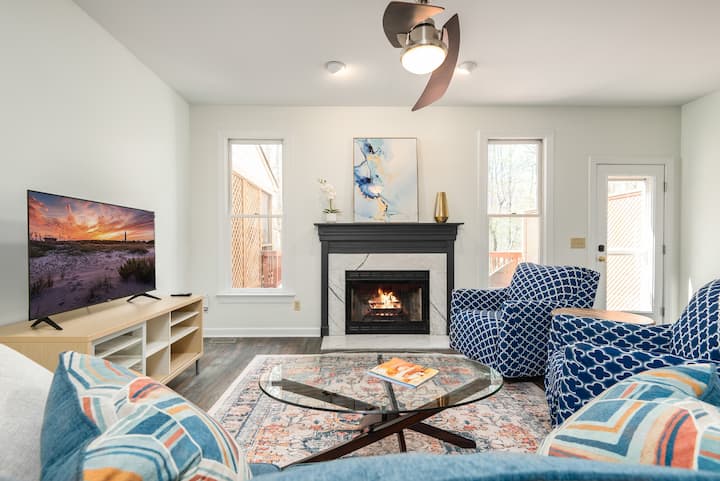 Prime Location, Newly Furnished Townhome
2 Bdr - Cary, NC