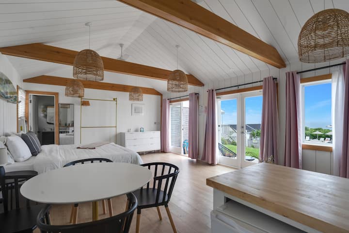 Penthouse Bungalow With Oceanview - Montauk, NY