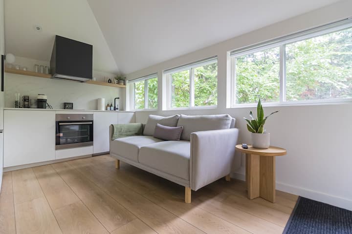 Delaware's Dwelling - Hamilton