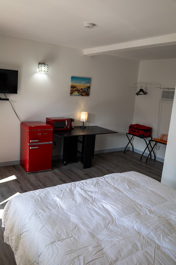 Queen Suite (Pet Friendly) - Georgina