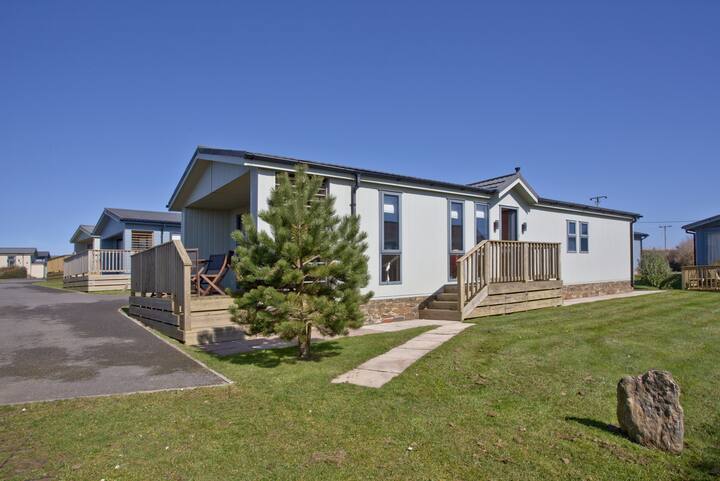 Coastal Lodge With Sea Views - Hope Cove