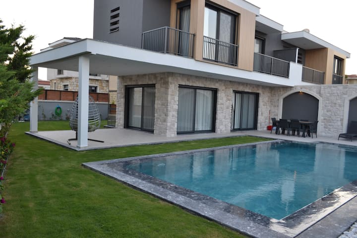 Boyalık Semtinin Engüzel Villası - Çeşme