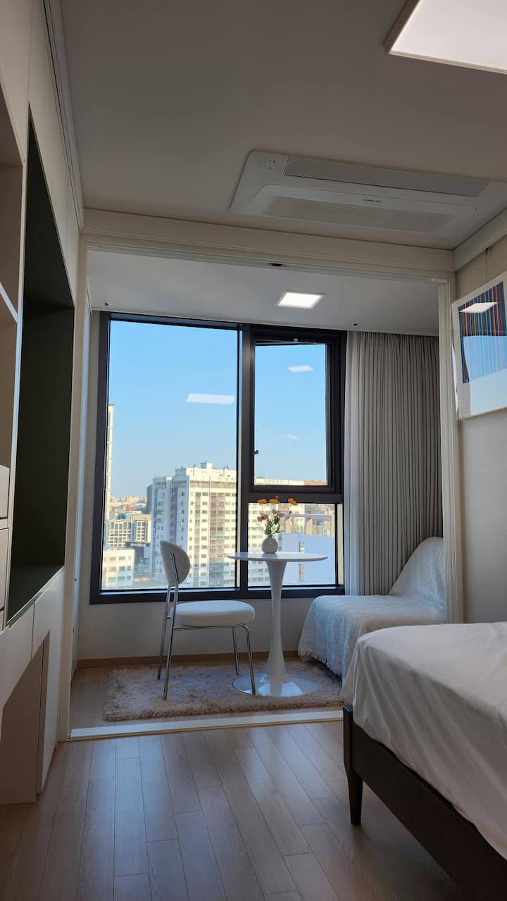 서울여행ㅣ레지던스ㅣ아늑한숙소 ㅣ지하철역 3분ㅣ공항버스5ㅣ명동ㆍ남산ㆍ홍대ㆍ인사동 ㅣ멋진시티뷰 - Seoul