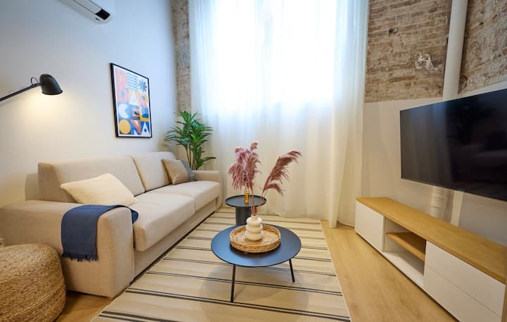 Renovated Bright Loft By City Center -