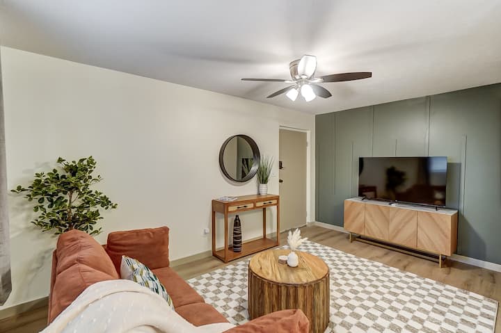 Renovated 1br-king Bed-private Parking-gym - Cincinnati, OH