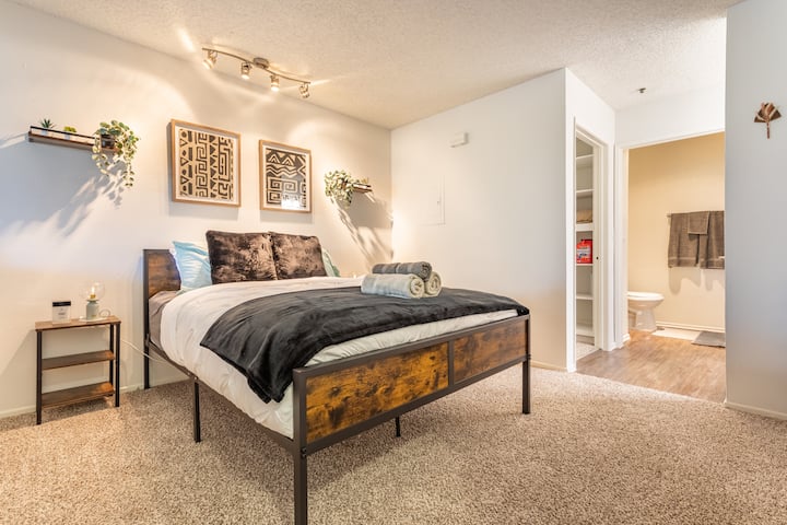 Hollywd[rooftop Pool/jacuzi/parking]queen 1bd/1bth - Hollywood, CA