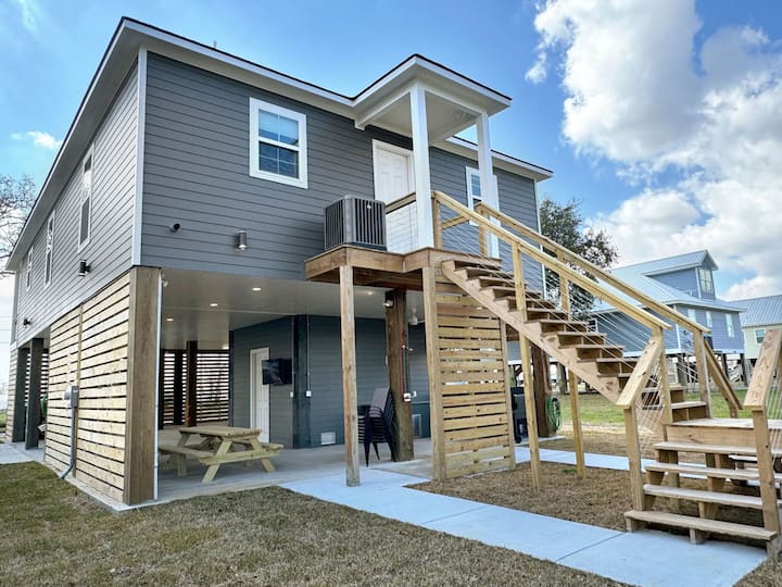 Beautiful Beach Views Sleeps 8 - Gulfport