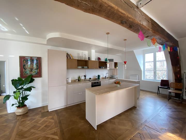 Charming Historic Duplex - Saint-Denis, France