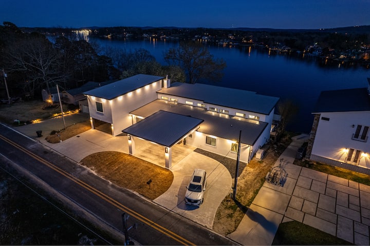 Modern Luxury Lakefront Estate, 7br/6.5 Baths - Hot Springs, AR