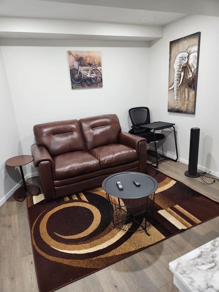 Avocado Executive Suite 2 - Winnipeg