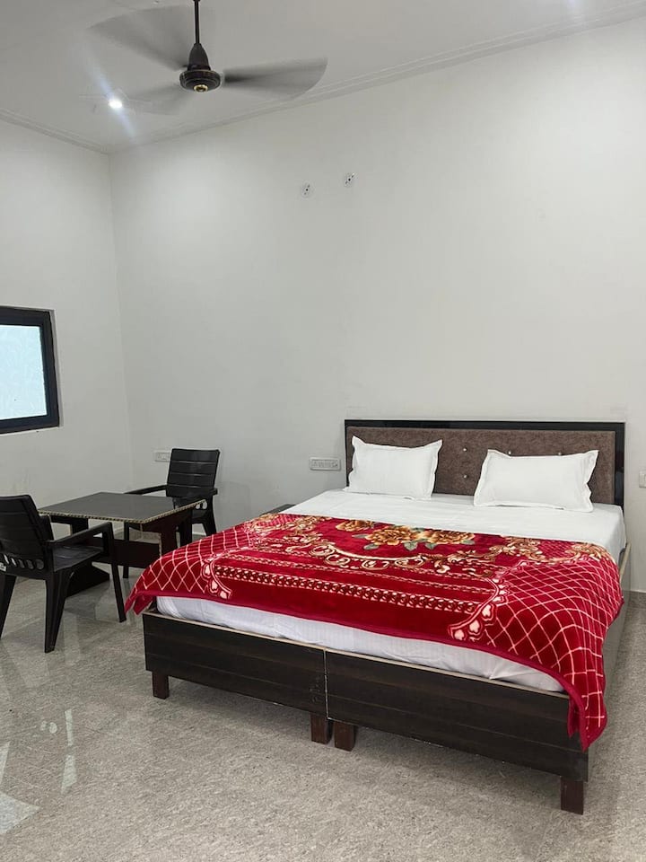 Indiana Home Stay - Khajuraho