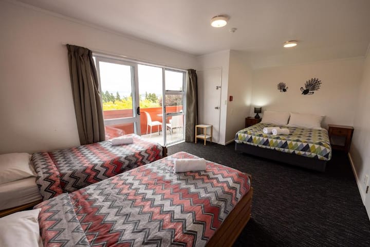 Haka House - Quad Ensuite - Taupō