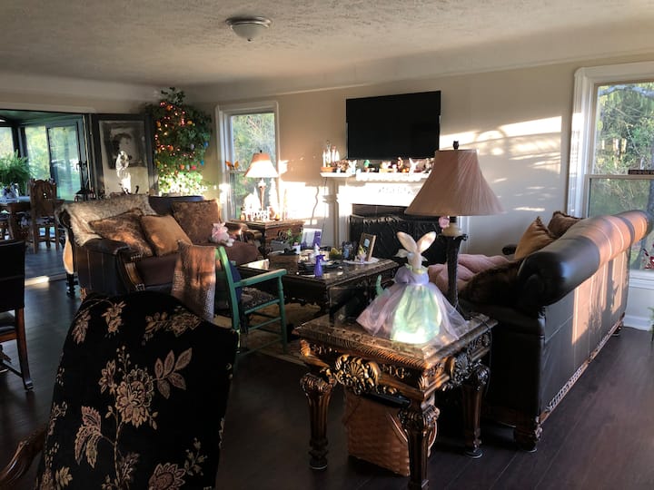 The Bungalow - Peninsula, OH