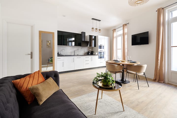 Prestige Stay With Les Halles View - Balcony, A/c - Béziers