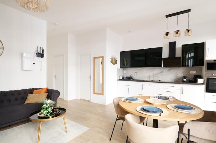 Prestige Stay With Les Halles View - Balcony, A/c - Béziers